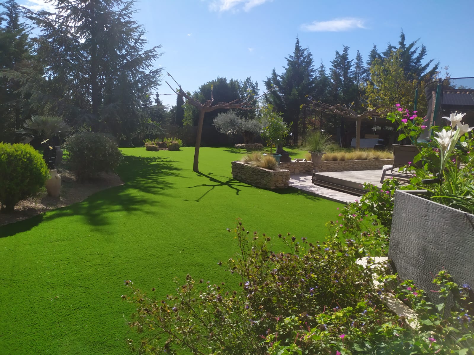 Sublimez votre jardin avec la pelouse synthétique à Talence